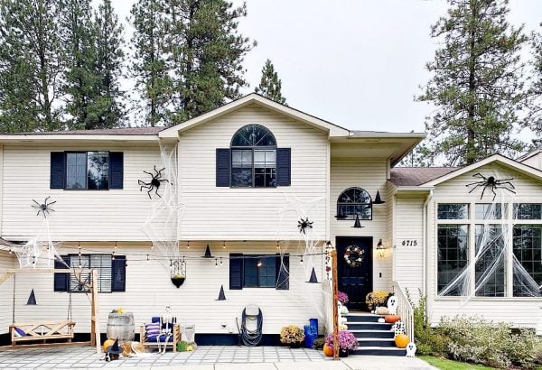 Spiders On House: How to Attach Spiders To Your Siding