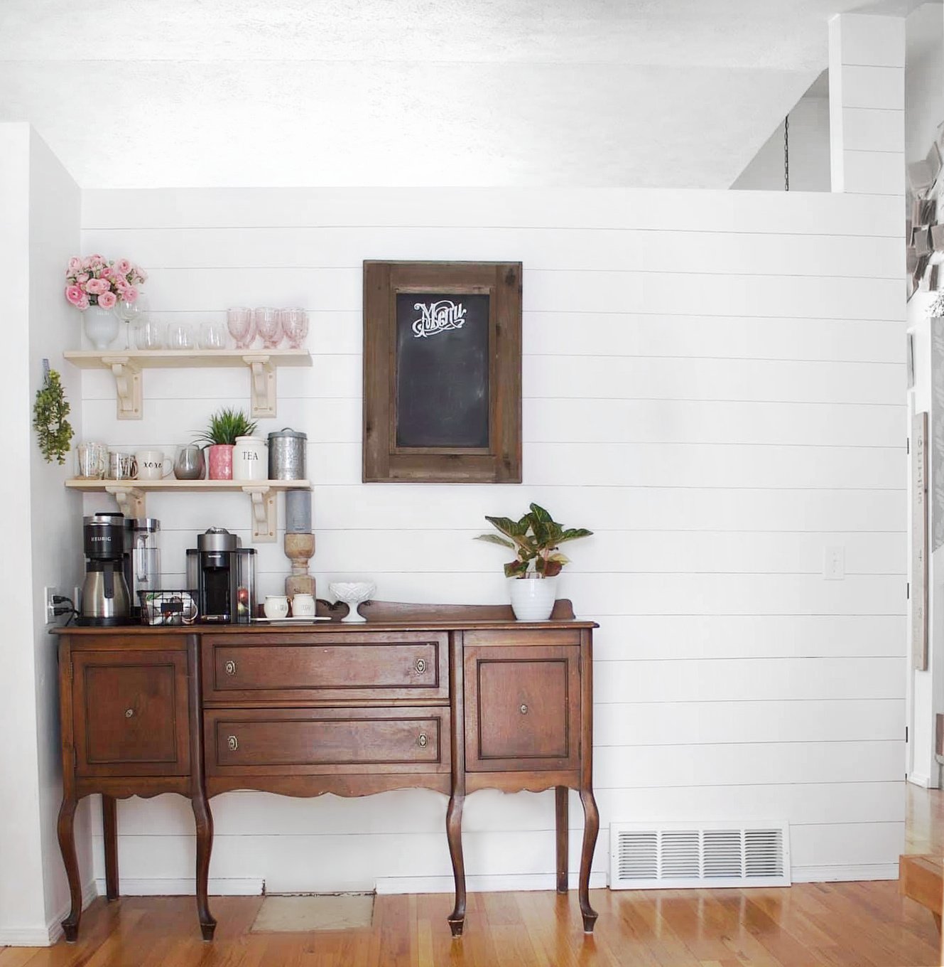 $5 Faux Shiplap | How-To Draw A Sharpie Shiplap Wall That Will Wow